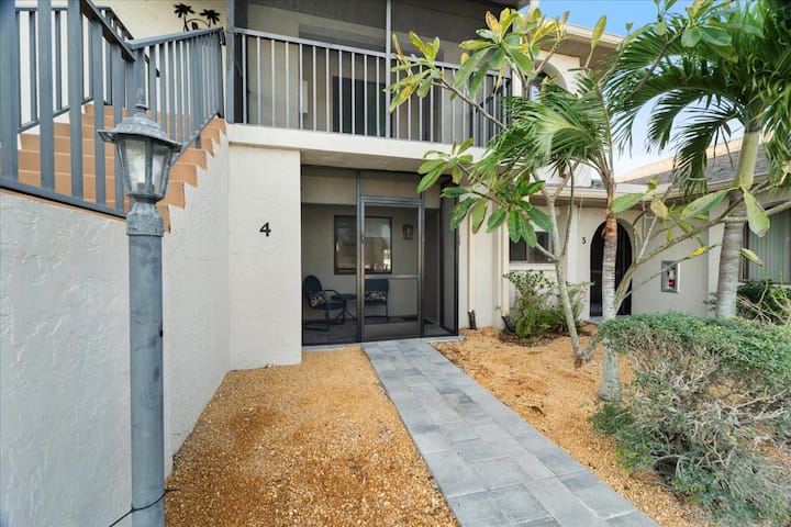 Flamingo Fun Condo - Cape Coral, FL