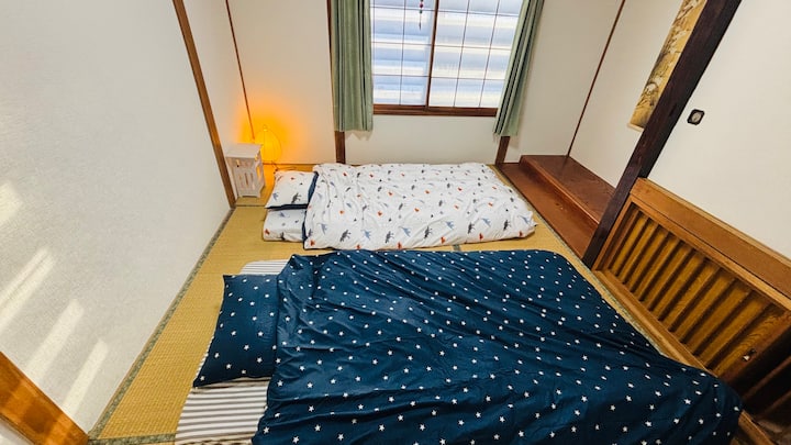 昭和の雰囲気が漂う広々とした2階建ての宿（1 階貸切） - 오타루시
