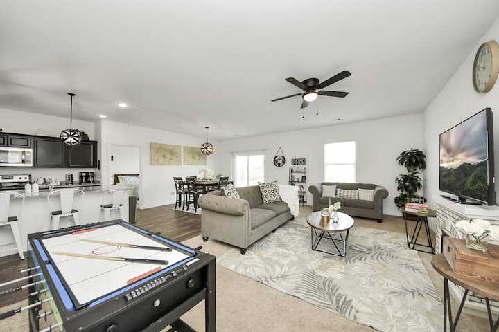 Stylish 4br/2 Bath Retreat - Katy