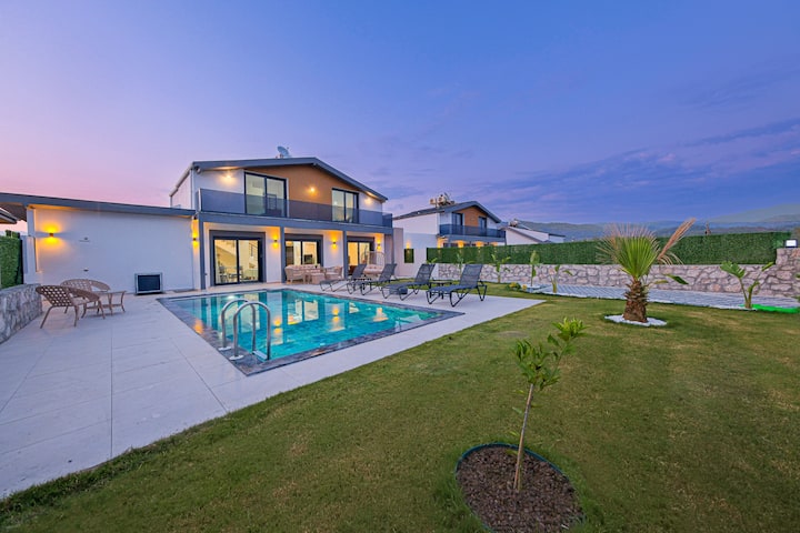 ÇIft Jakuzi,sauna,kapalı Havuz, Denize Yakın Villa - 費特希耶