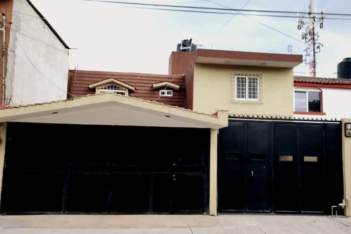 Casa Amplia Cerca De Poliforum - Leon