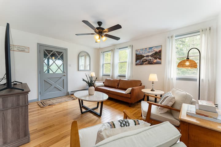 New Spacious Acadia Home With Pool! - Maine