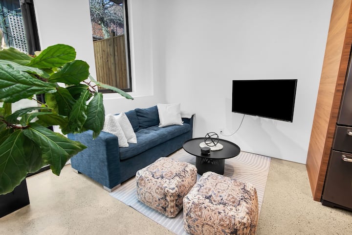 Luxury Retreat • Casper King Beds • Private Patio - Toronto