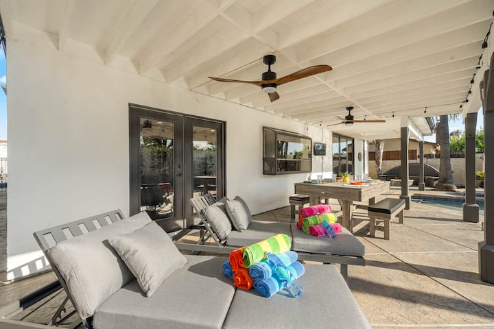 186 - Sleek Modern Home With Pool & Spa - Santa Clarita, CA