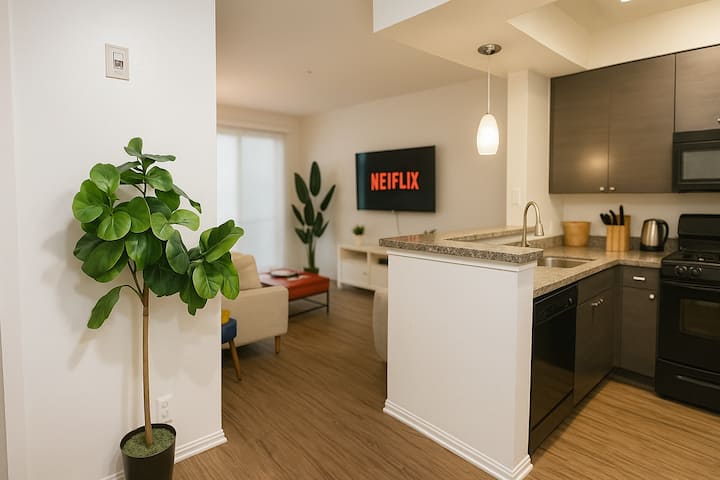 Luxe Marina Hideaway: Free Park - Marina del Rey, CA