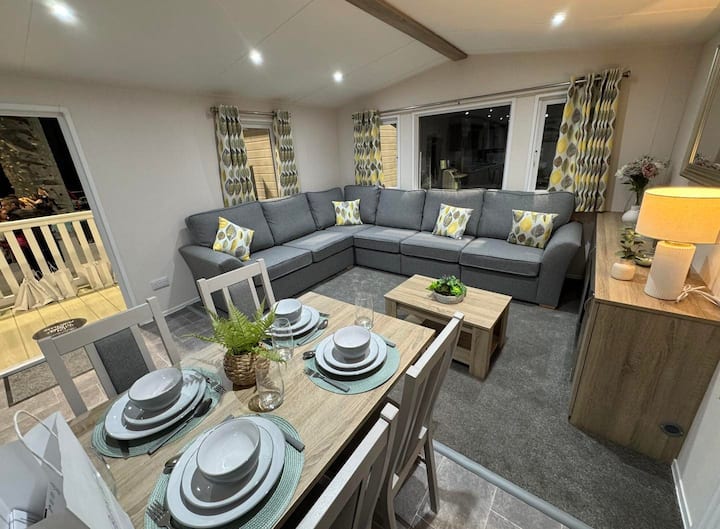 Lodge 14 Hot Tub Accessible - Kilmarnock