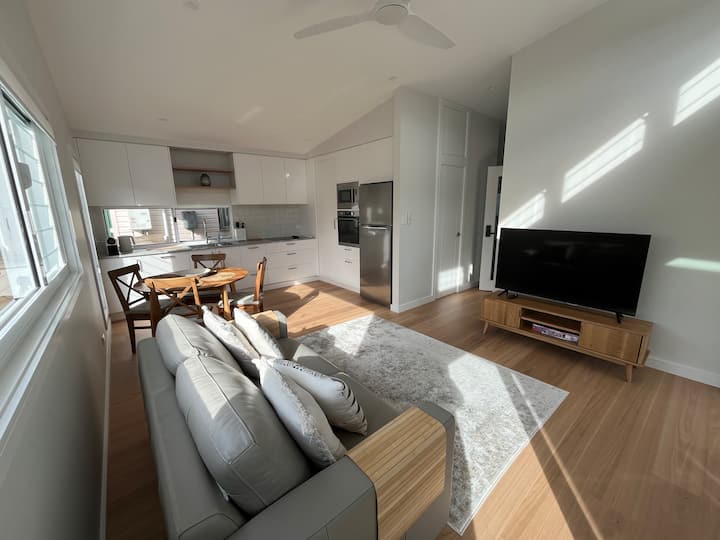 Burrawang Coastal Cottage - Central Coast