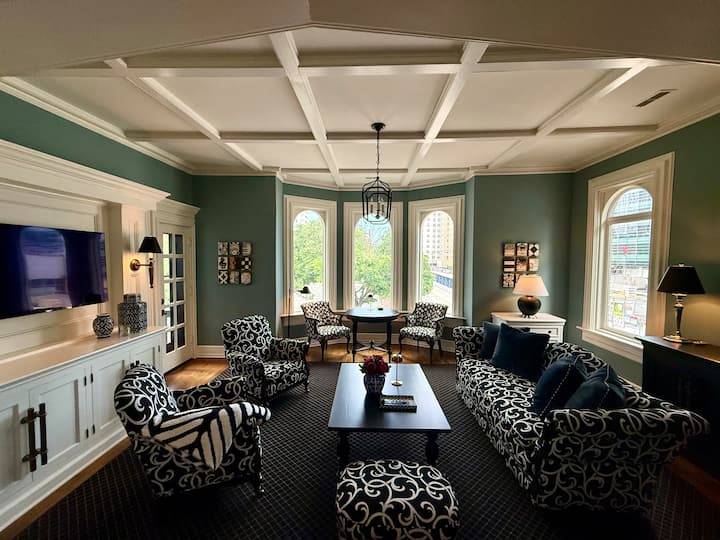 Buckley’s Kiskeam Inn - Milwaukee, WI