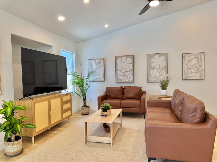 Newly-furnished 3 Bd W/pool, Spa, And Tv's - 北拉斯維加斯