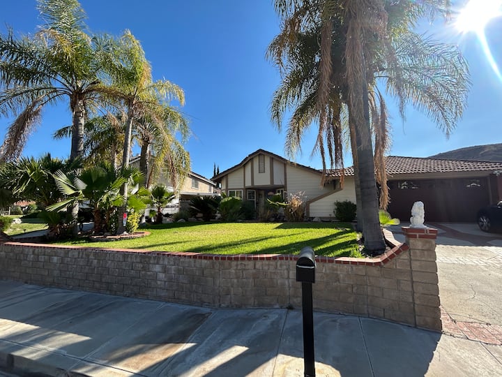Backyard Haven House - Magic Mountain, CA