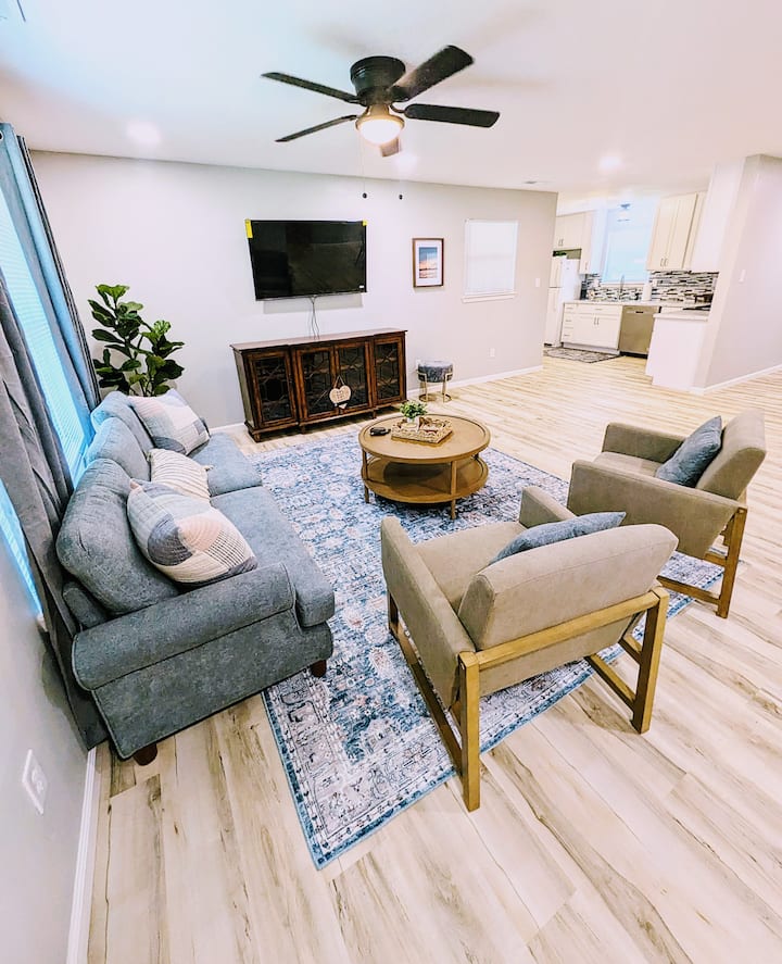 "Southern Charm" W/ King Beds Near Downtown - Muscle Shoals, AL