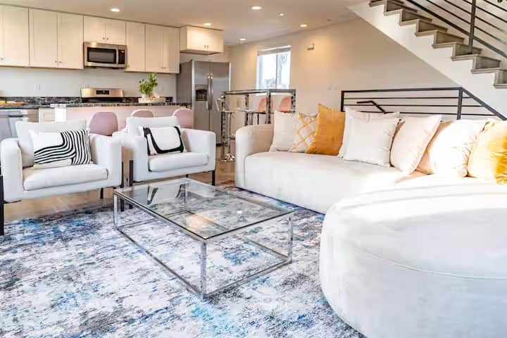 5-bedroom House Great Location 9 Beds 18 Guests - Culver City