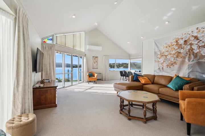 Absolute Waterfront - Porirua