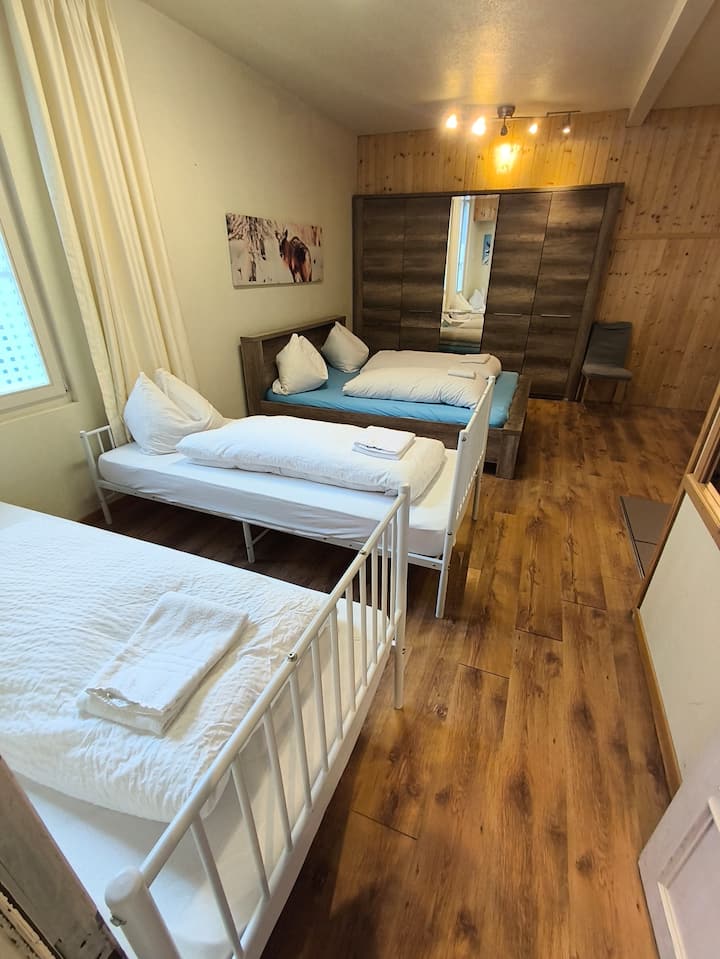 Room With External Bathroom - Sigriswil