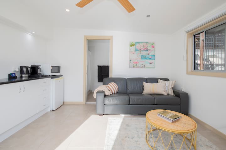 Lake House Studio—a Peaceful Waterfront Hideaway - Tuggerah