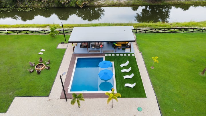 Countryside Luxury Villa With Pool, Bbq - Lehigh Acres, FL