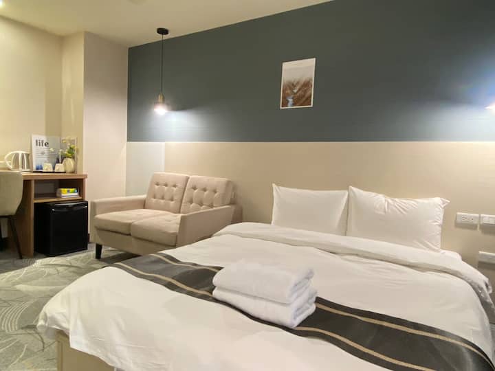 【有窗】Charming Double Room｜ximen Mrt Nearby 310 - Taipei