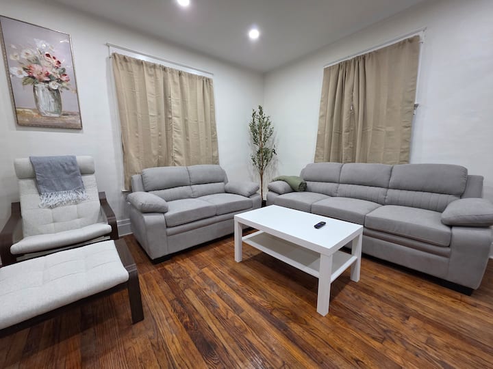 The Suite Escape: 2 Br Lower - Niagara Falls, NY