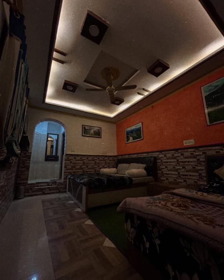 Balaji Homestay Quad Room - Mandi