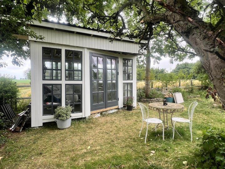 Charming Tiny-house In Private Garden - Denemarken