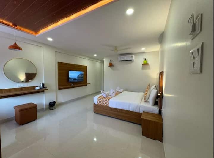 Saffron Signature Suite - Diveagar