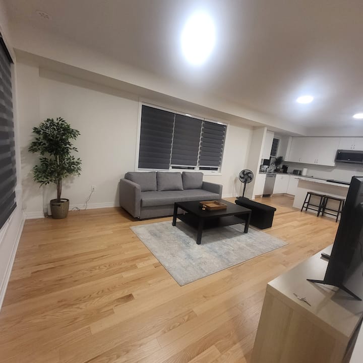 New 3+1 Bedroom 4 Bathroom House - Bradford, ON, Canada