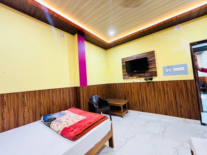 Deluxe Double Room - Mughalsarai