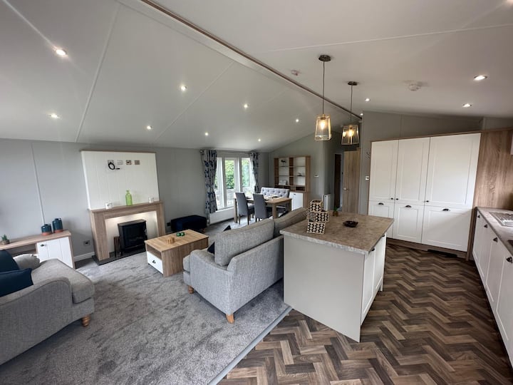 Luxury Lodge With Lake Views Near Goodwood - Chichester