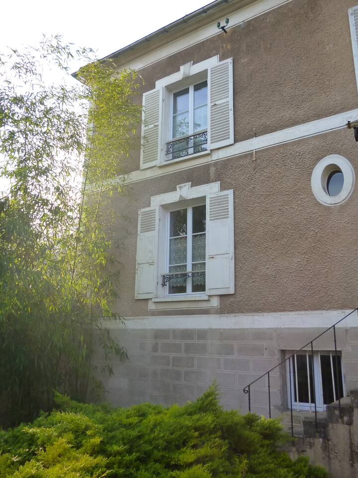 T2 Au 1er éTage D'une Maison Avec Cour En Rdc - Nemours