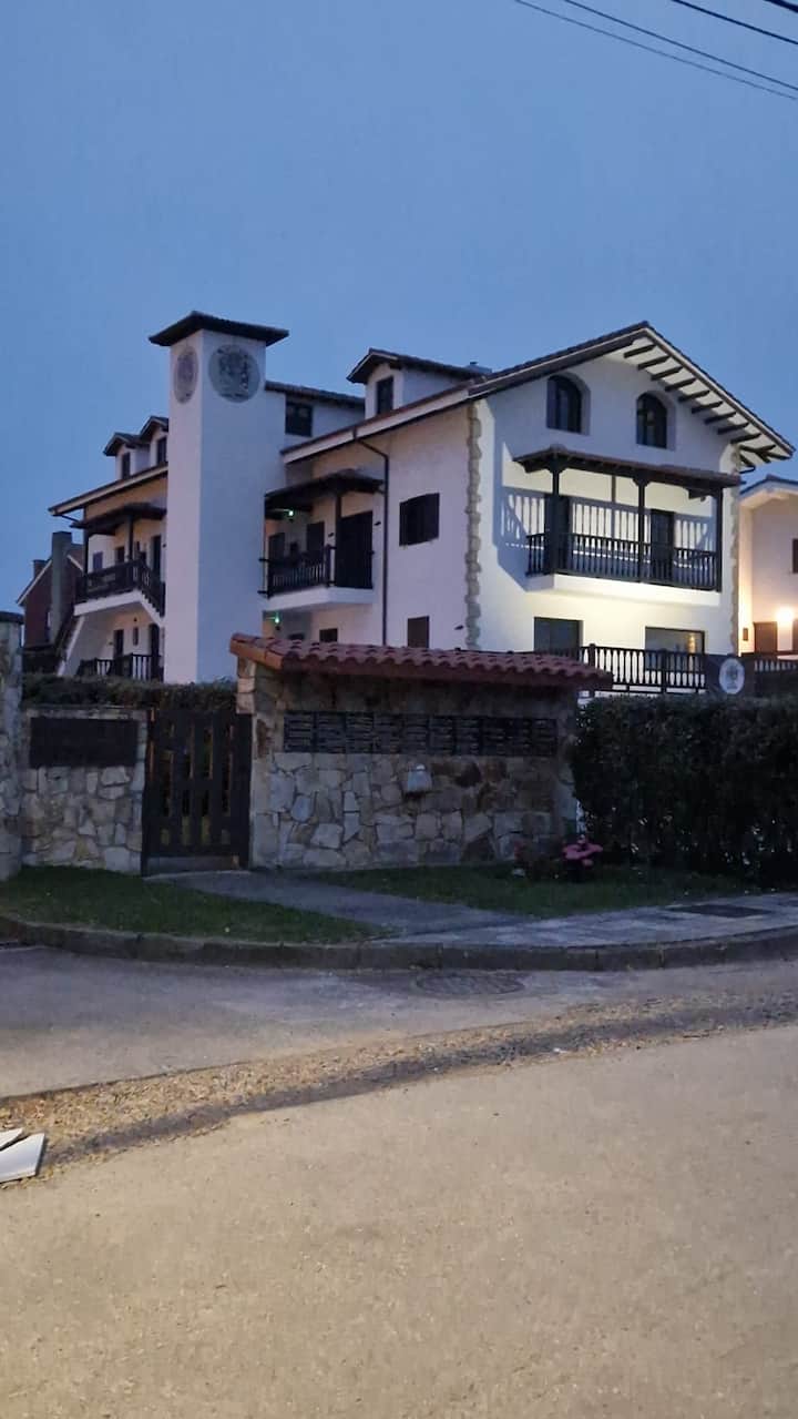 Apartamento Con Terraza Y Vistas Al Mar - Comillas