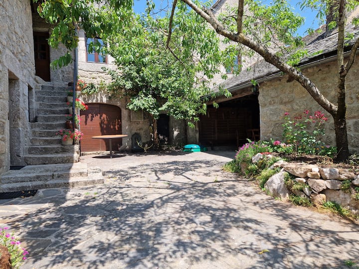 Le Gîte De La Ferme D’issac - Estaing