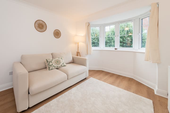 Cozy Flat Walk To Centre & Station & Free Parking - Berkshire