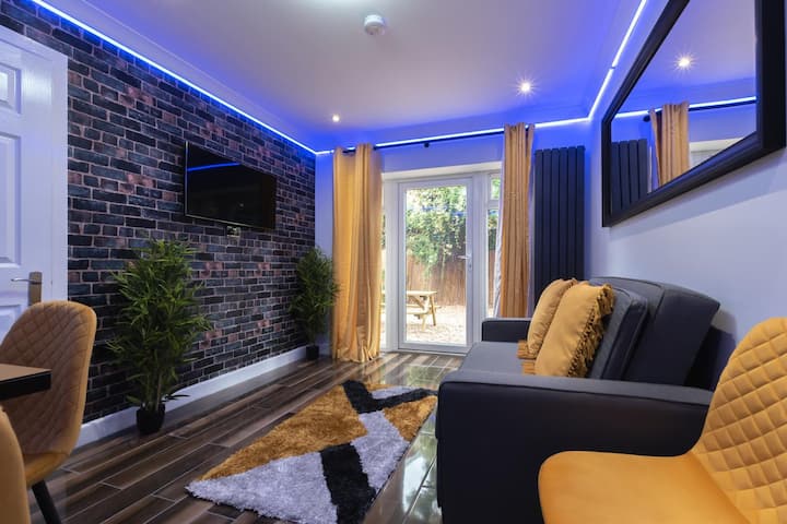 Room In Stylish Duplex House - Wokingham