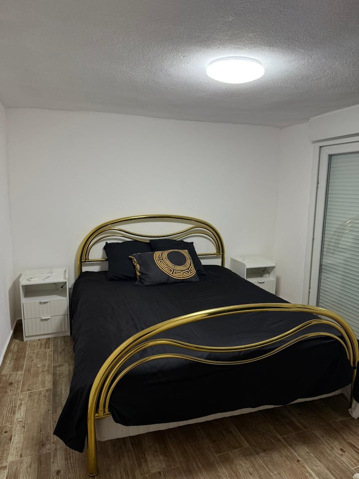 Joli Bas De Villa 
100 Mètres Carrés Indépendant - Draguignan