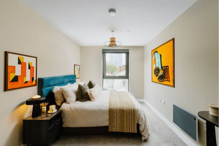 Stylish 2-bed, 2-bath + Gym Near Edgbaston -