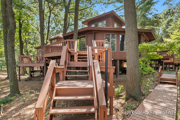 Silver Lake Tree House Beachtown - Mears, MI