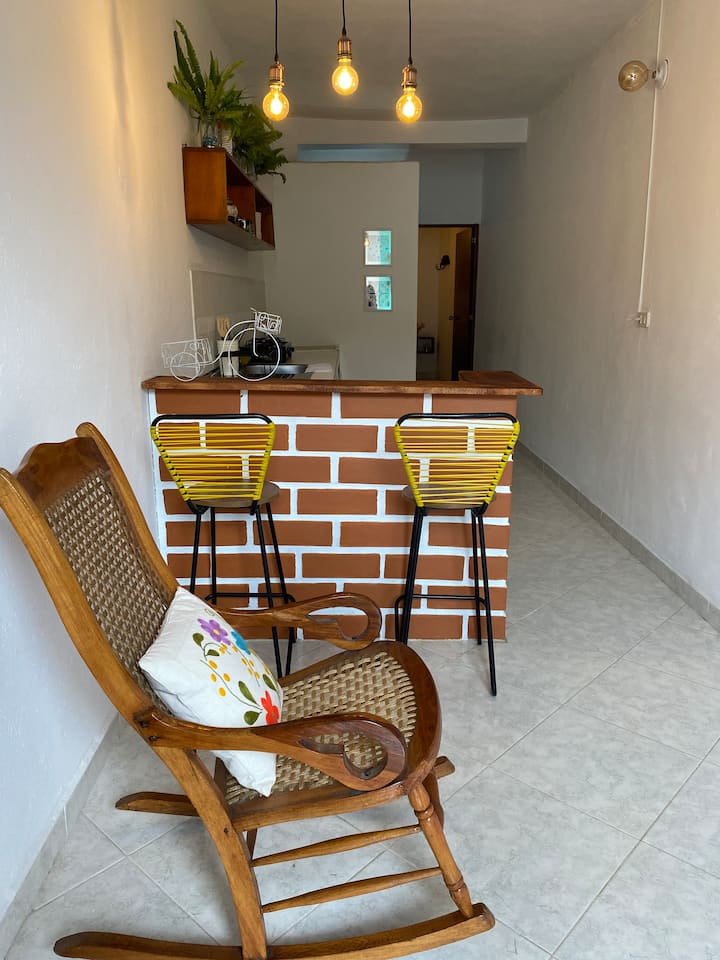 Acogedor Apartestudio A Una Cuadra Del Parque - Jardín