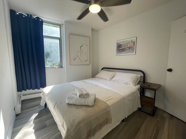 Cozy 1bedroom+1bath Condo In Heart Of Forest Hills - Toronto