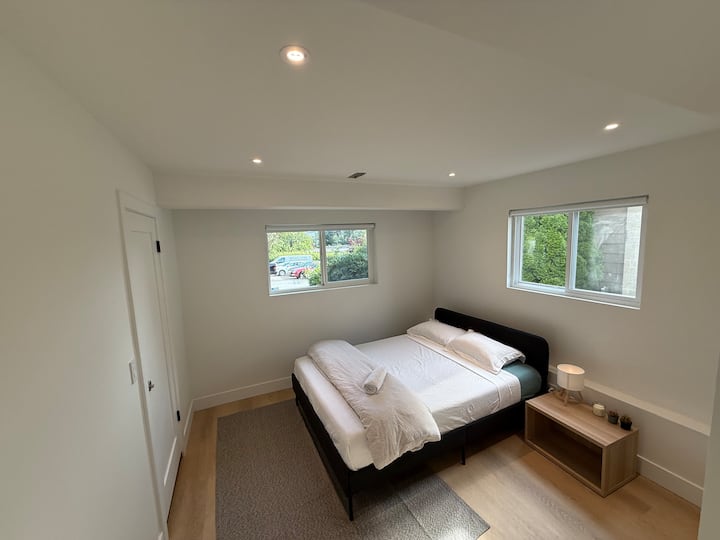 Modern, Comfy, Quite Cozy Room - Coquitlam