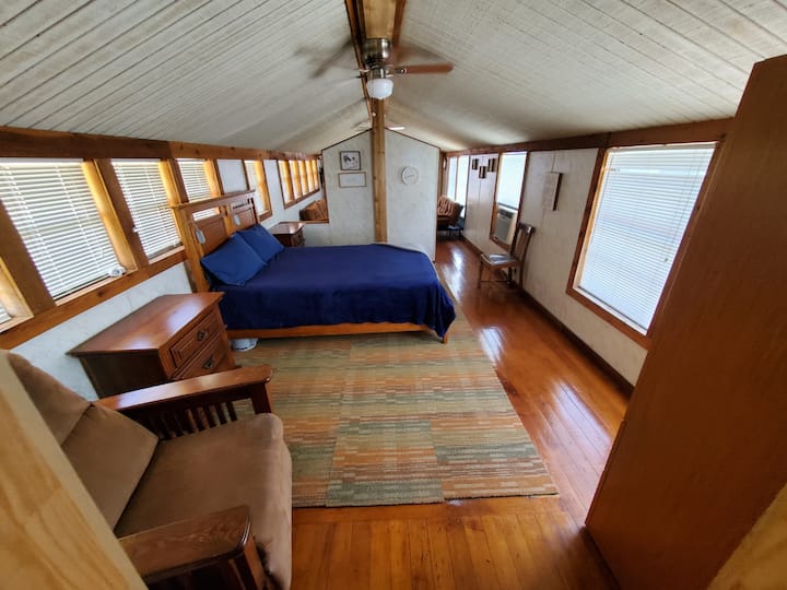 Derekville Apartments Unit #9 - Lake Whitney, TX