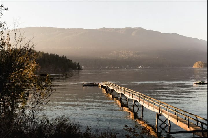 Belcarra Oceanfront Retreat W/ Pvt. Dock, Hot Tub - Port Moody