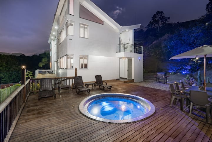 Envigado: Casa Moderna Con Vista Y Jacuzzi Vip - Caldas