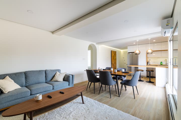 17th Ave 2br + Skyline View • Ac • Parking - Calgary