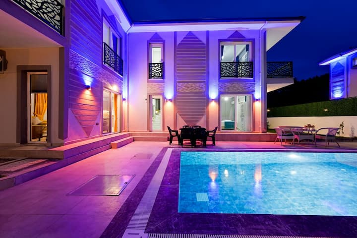 Fethiye’de Evcil Hayvan Dostu Havuzlu Villa - Fethiye