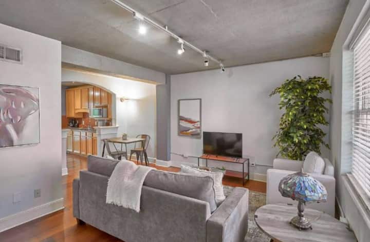 Dallas Getaway | 2br/2ba / Uptown & Arts District - Dallas, TX