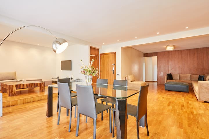 Heart Of Bourgogne | Spacious 3-bed Unit + Parking - Casablanca