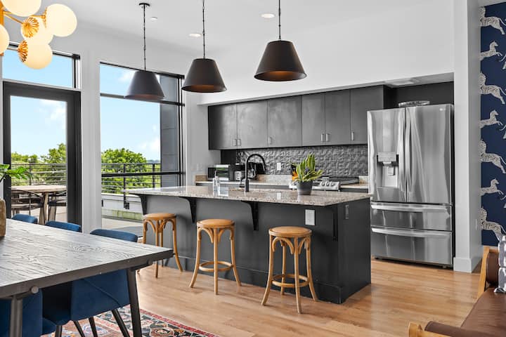 2 Condos- 8 Min To Broadway-rooftop Views-5 King - Nashville, TN