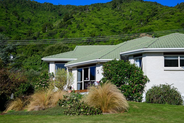 Sun And Space On Huia - Waikanae