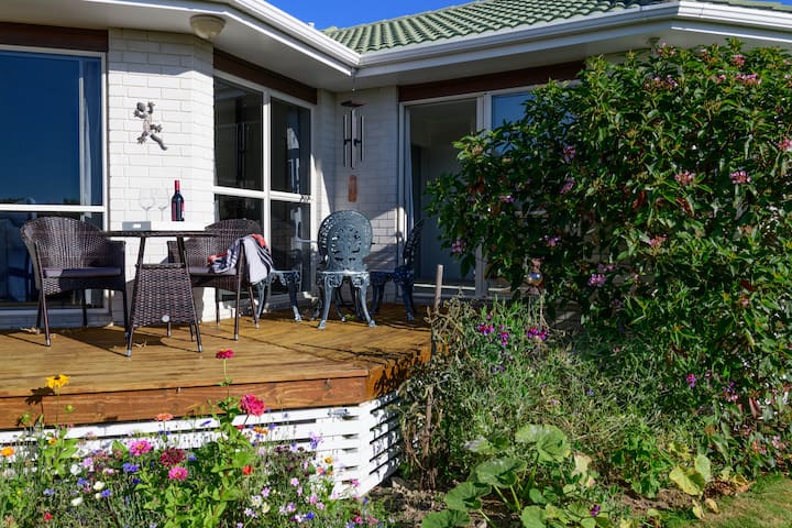 Sun And Space On Huia - Waikanae