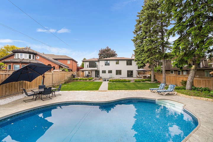 Private Poolside Haven Thornhill - Toronto, ON